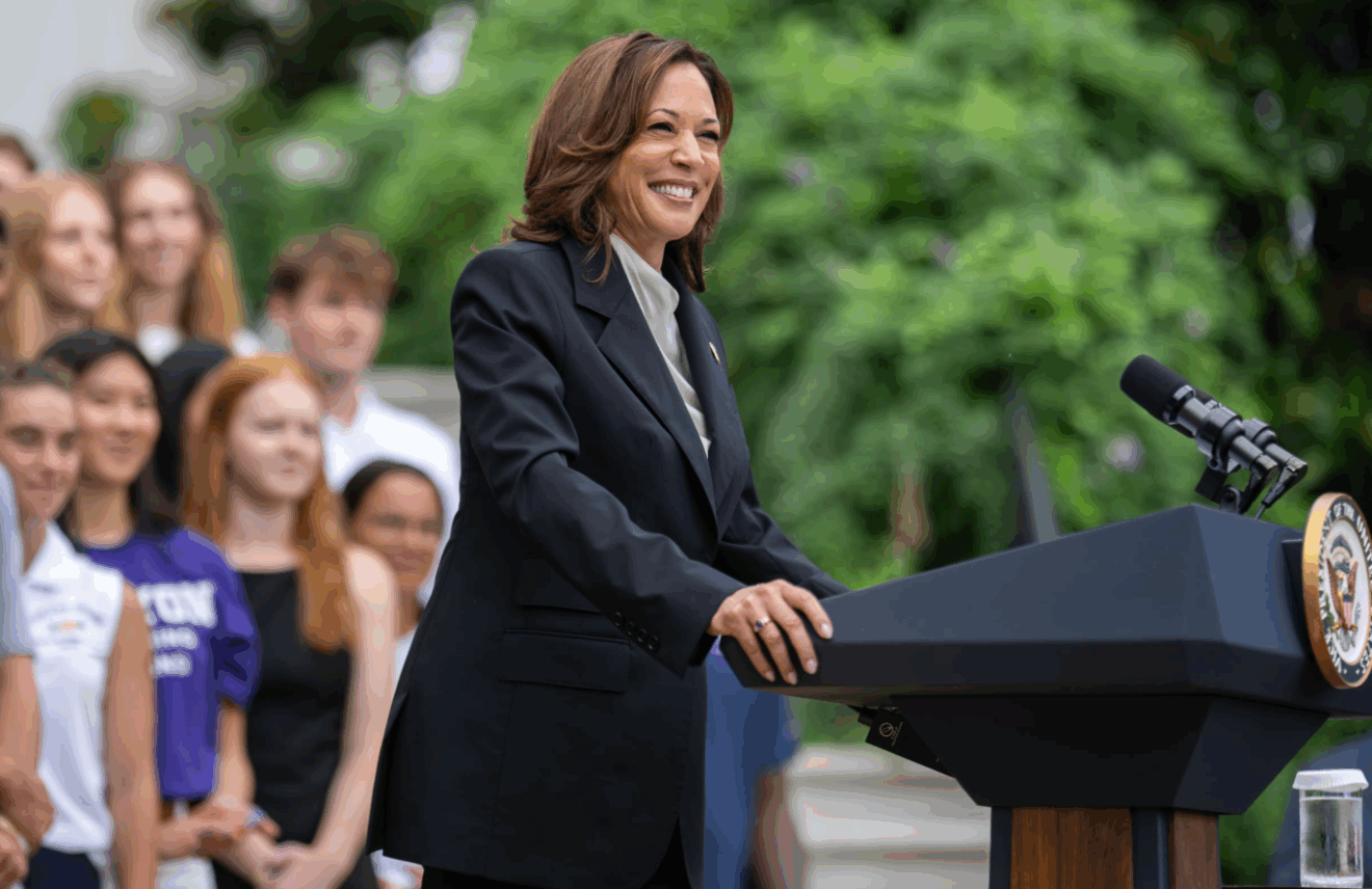 One Power Look At A Time: Kamala Harris Is Owning The Monochrome Suit ...